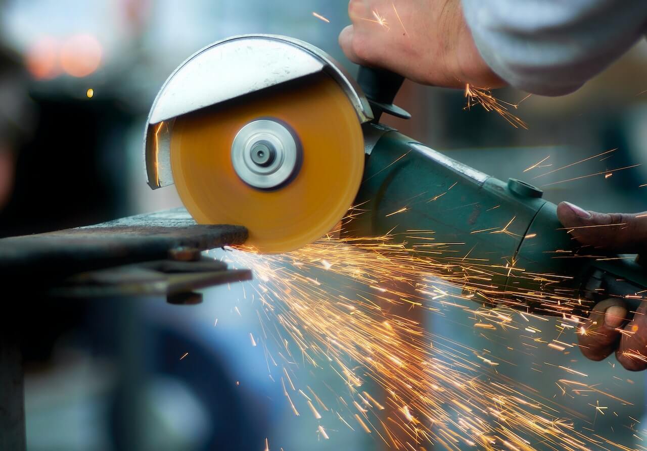 How To Use An Angle Grinder? - Electric Counselor
